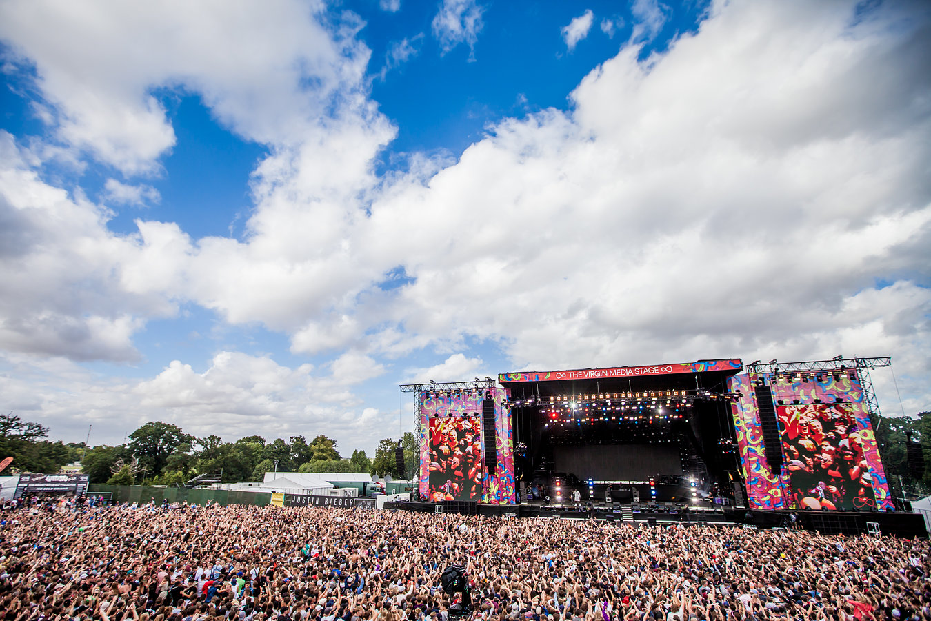 V Festival 2016 Stage Branding - Imaginators